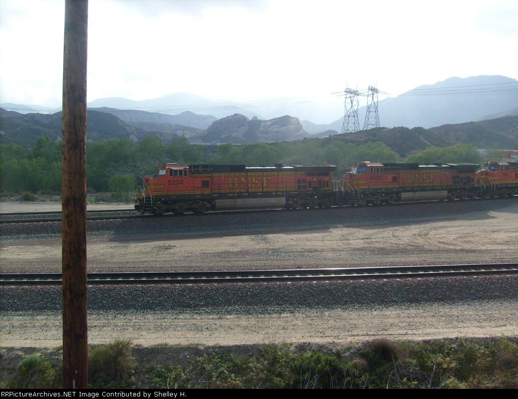 BNSF 5234 leading